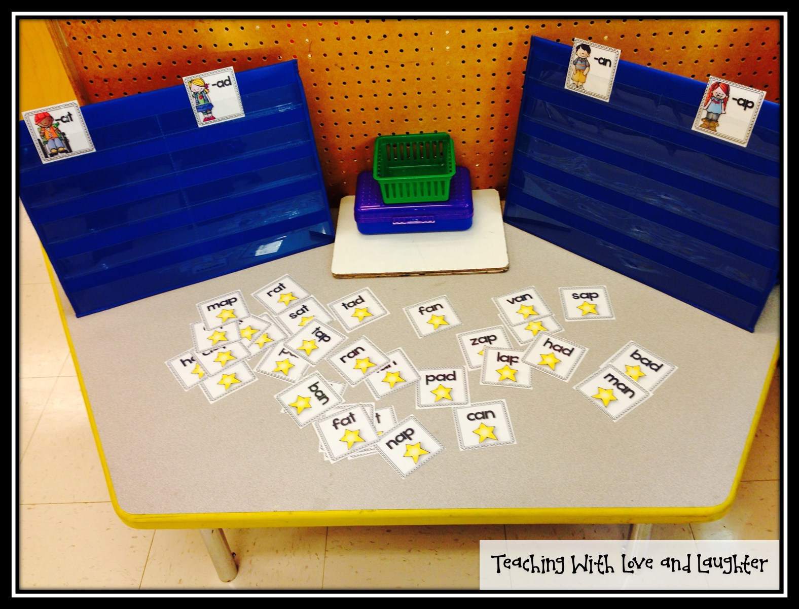 Teaching With Love and Laughter: Pocket Chart Station