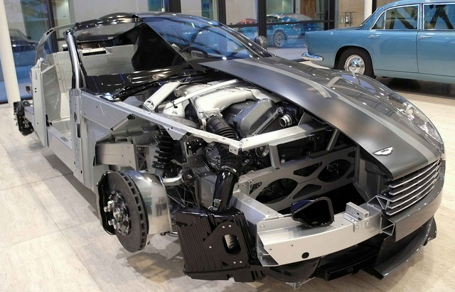 Maybach: Aston Martin DB9