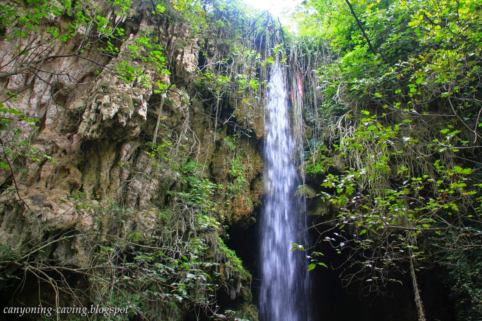 Canyoning - Caving: Καταρράκτης Ζεστών νερών, Σιδηρόκαστρο, Σέρρες