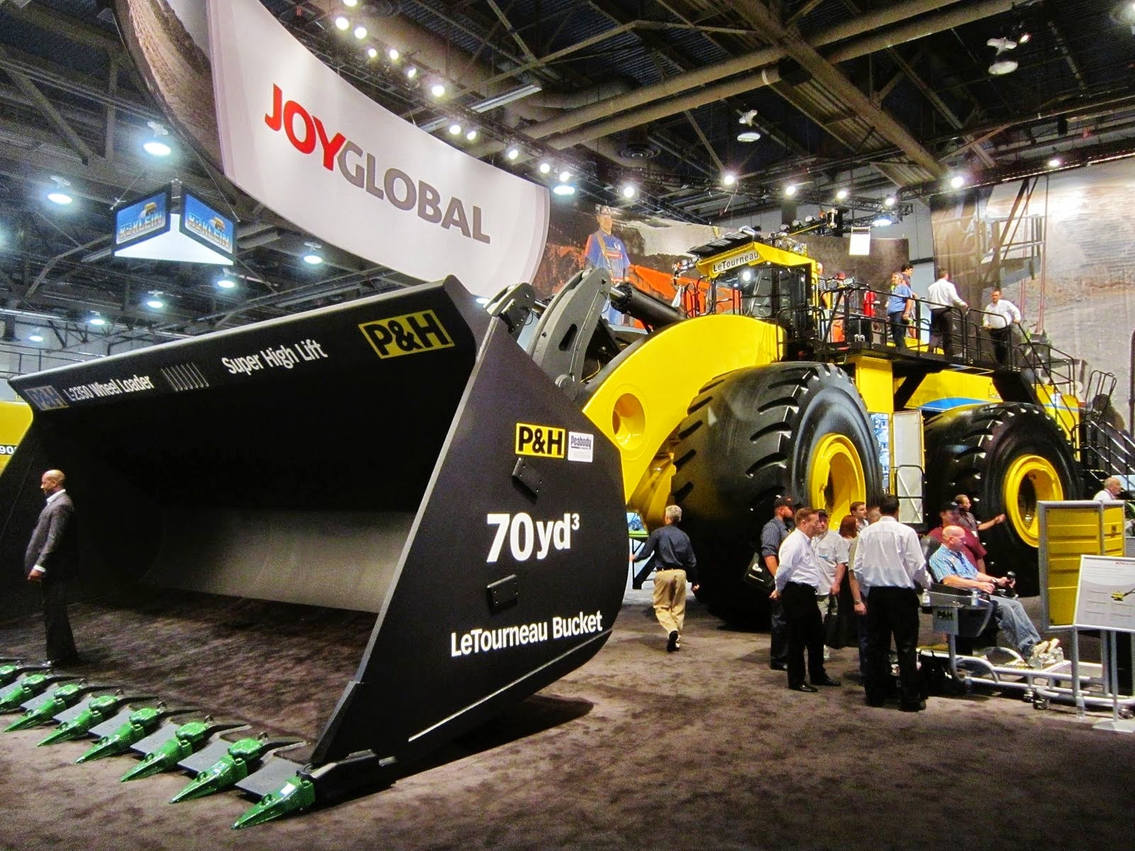 Biggest Wheel Loader in The World ! - مجلتك المعمارية