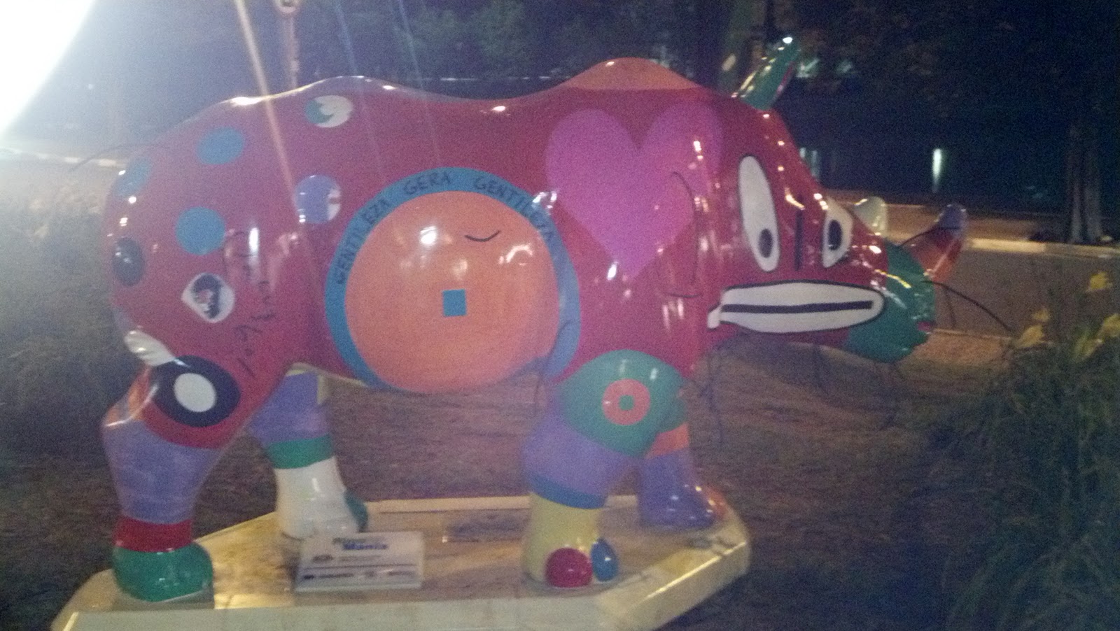 Eu e minha arte!: No meio do caminho tinha um rinoceronte.