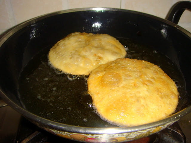 Khasta Kachori / Crispy bread stuffed with spicy lentils