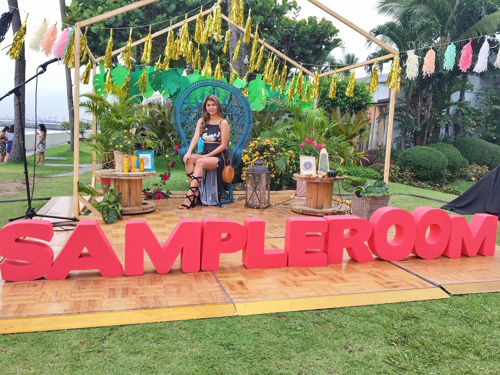 The Bandwagon Chic: All You Need to Know About Sample Room Endless ...