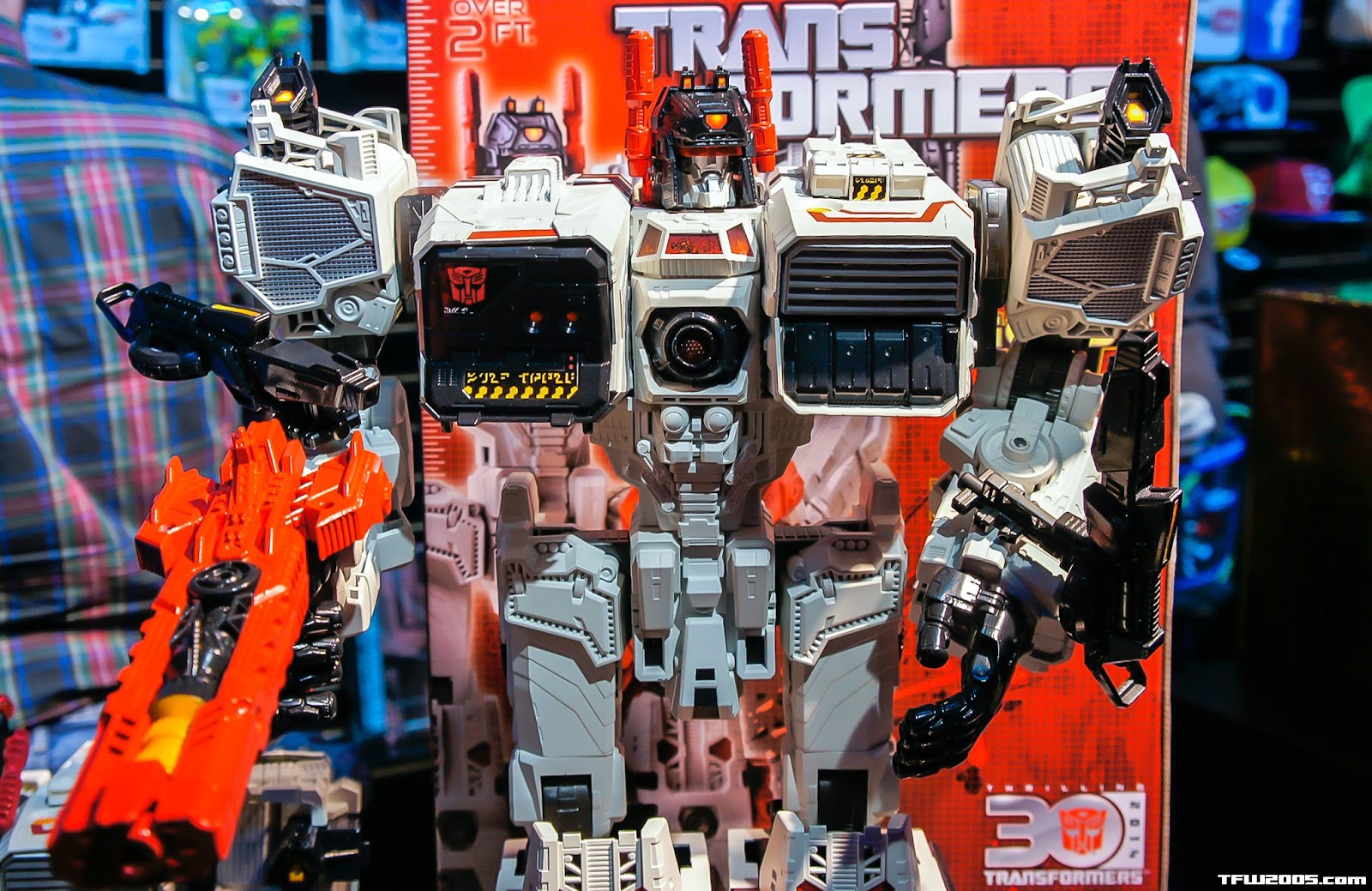 El Blog de los Ñoños Tostoneros: Metroplex de Fall of Cybertron, el ...