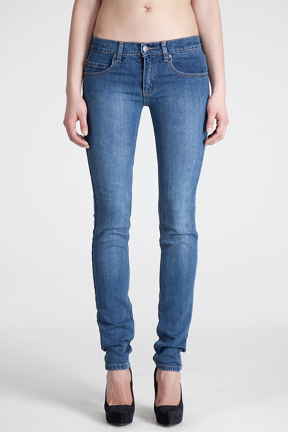 Only women secrets: 10+ Elegant-Looking Blue Jeans Designs