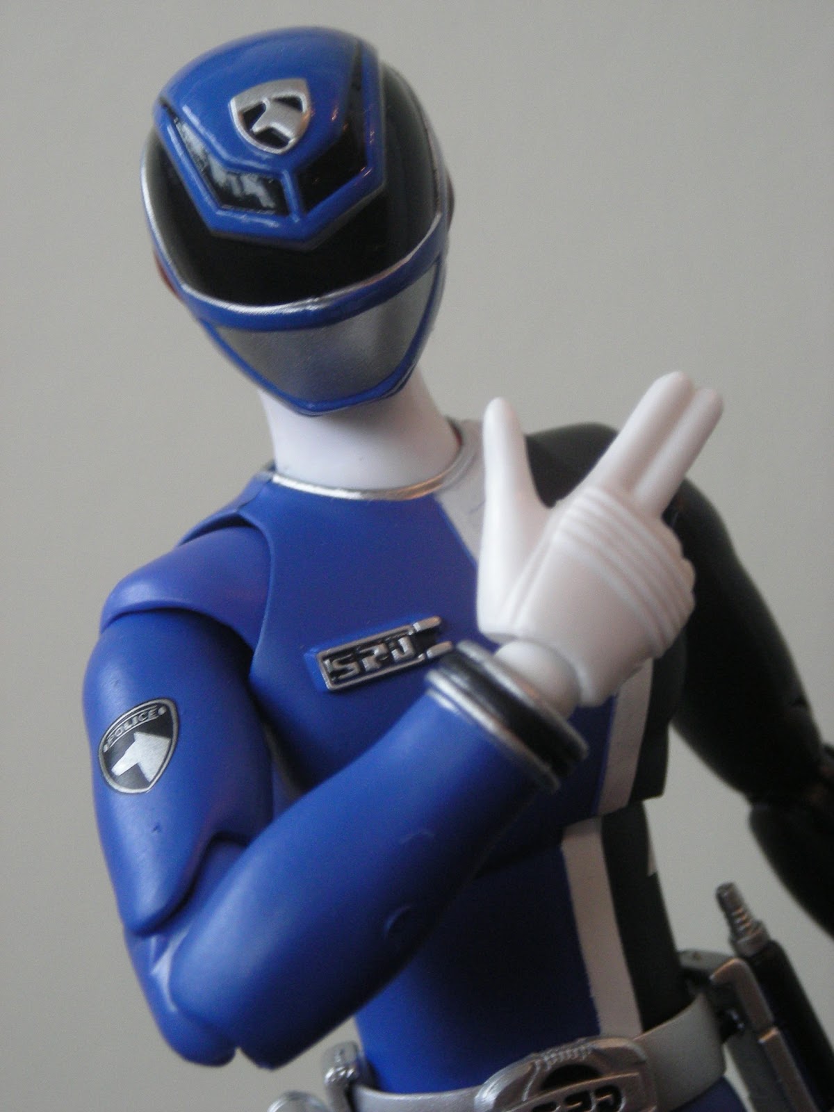 My Shiny Toy Robots: Toybox REVIEW: S.H. Figuarts Deka Blue
