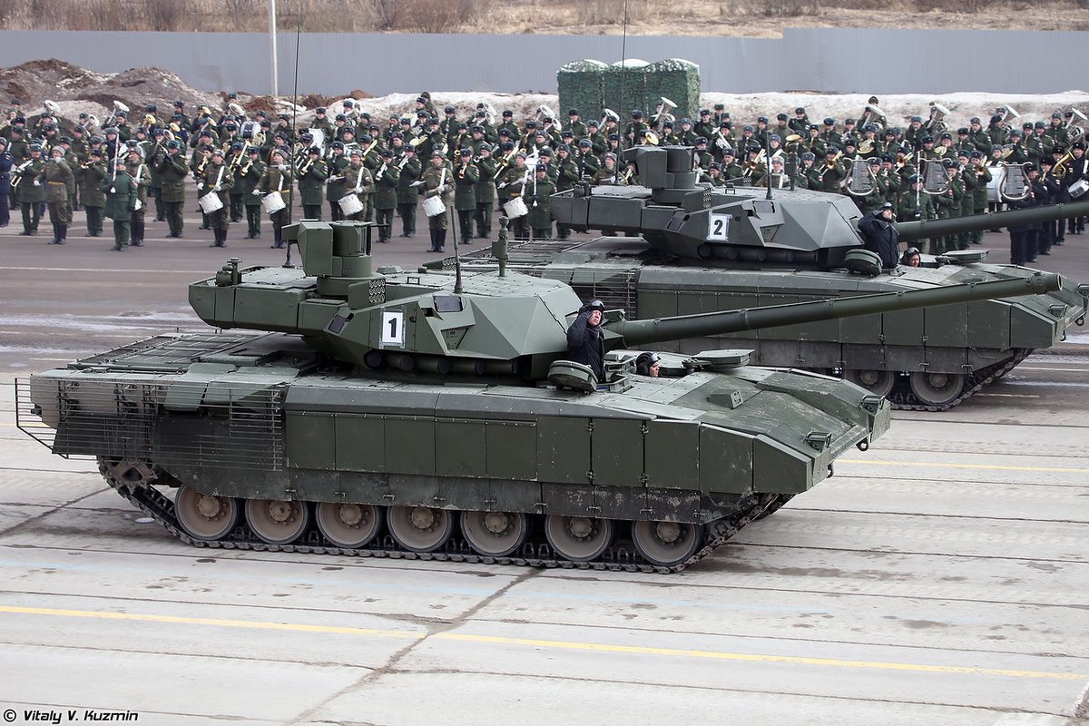 Asian Defence News: Armata T-14 tank with and without side skirt