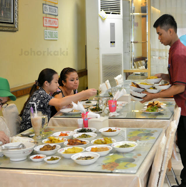 Nasi Padang @ Garuda Restaurant in Jakarta, Indonesia 🇮🇩 |Tony Johor ...