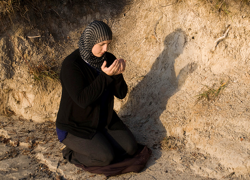 Do Something!: Aurat Wanita Dalam Solat~~