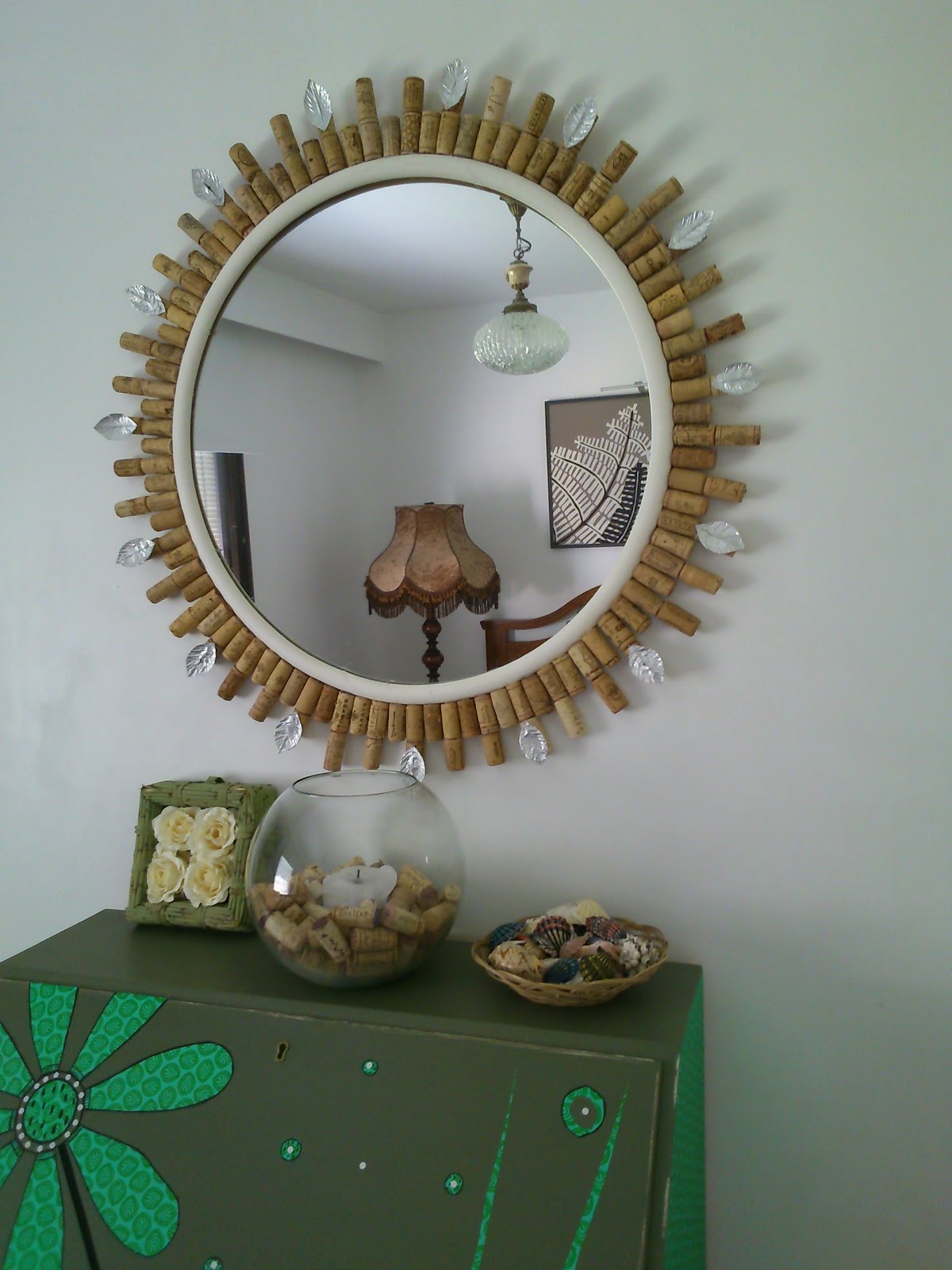 M'made Diy: Diy wine cork mirror frame