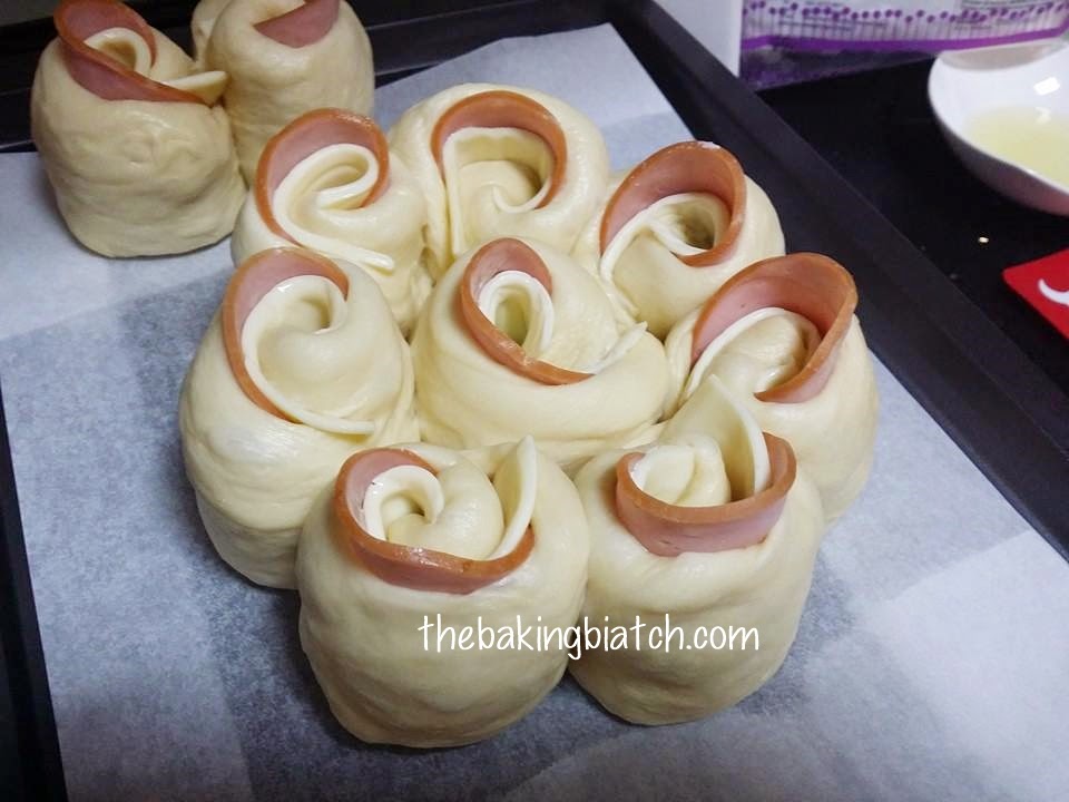 The Baking Biatch || by Cynthia Lim: Ham and Cheese Rose Buns