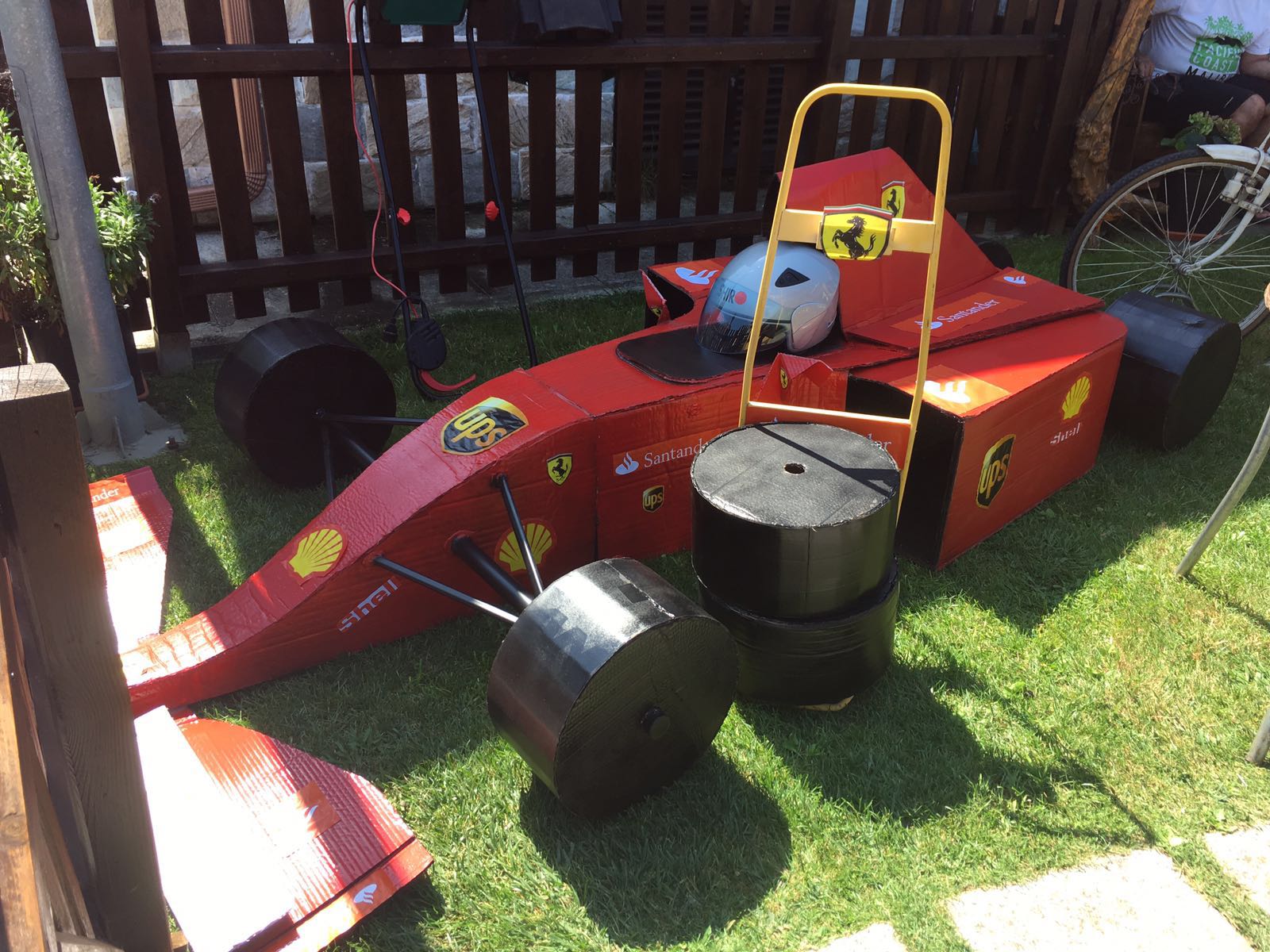 La Factoría de Disfraces: Transformer Fórmula 1 con Cartón