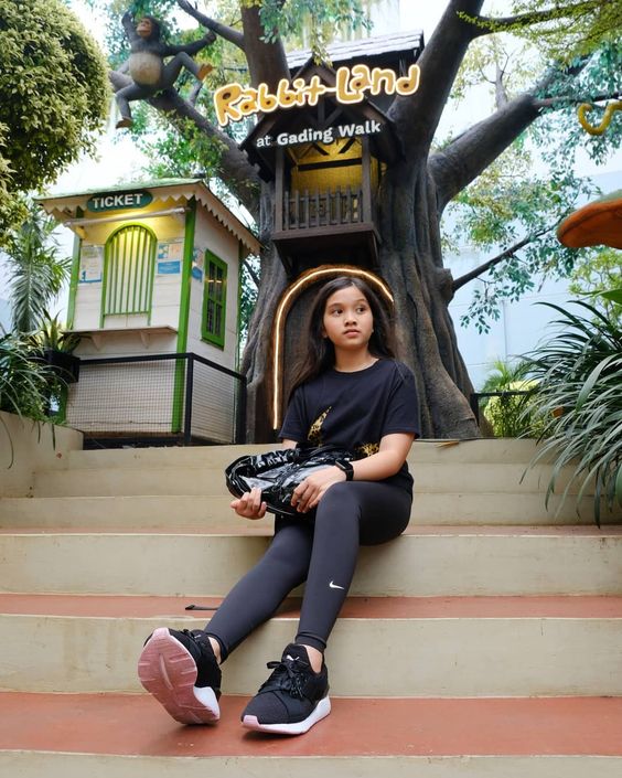 Naisa Alifia Yuriza Wallpaper 8