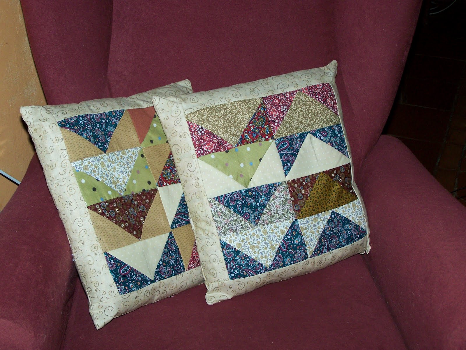 la petite maison de patchwork : cojines vuelo de la oca Cushions Coussins