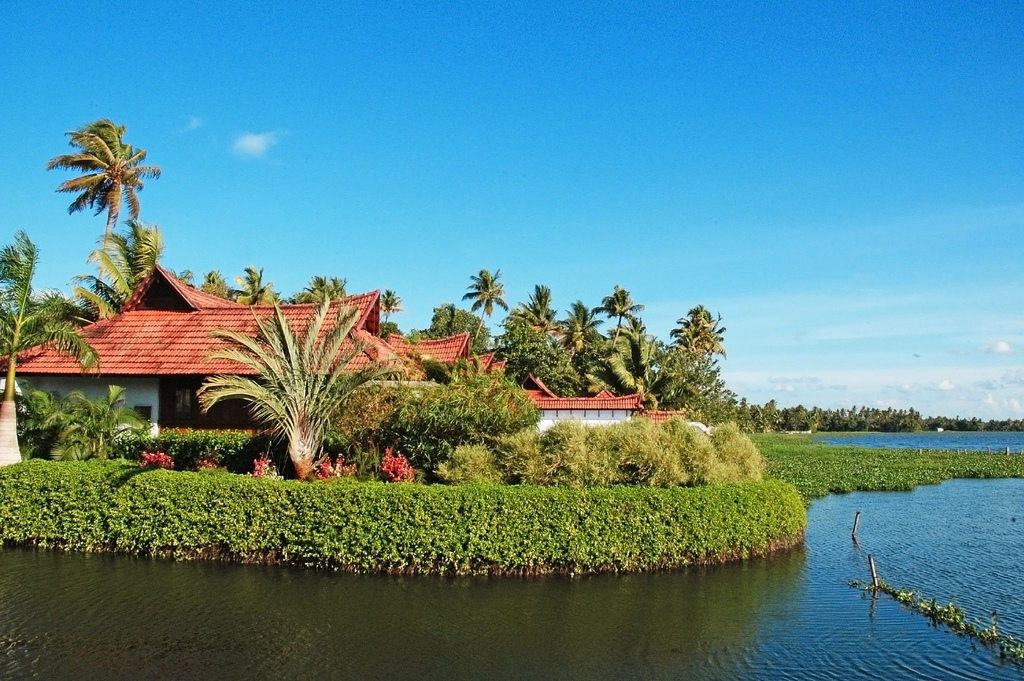 Beautiful tourist place in Kumarakom, Kerala - aalmaramspot