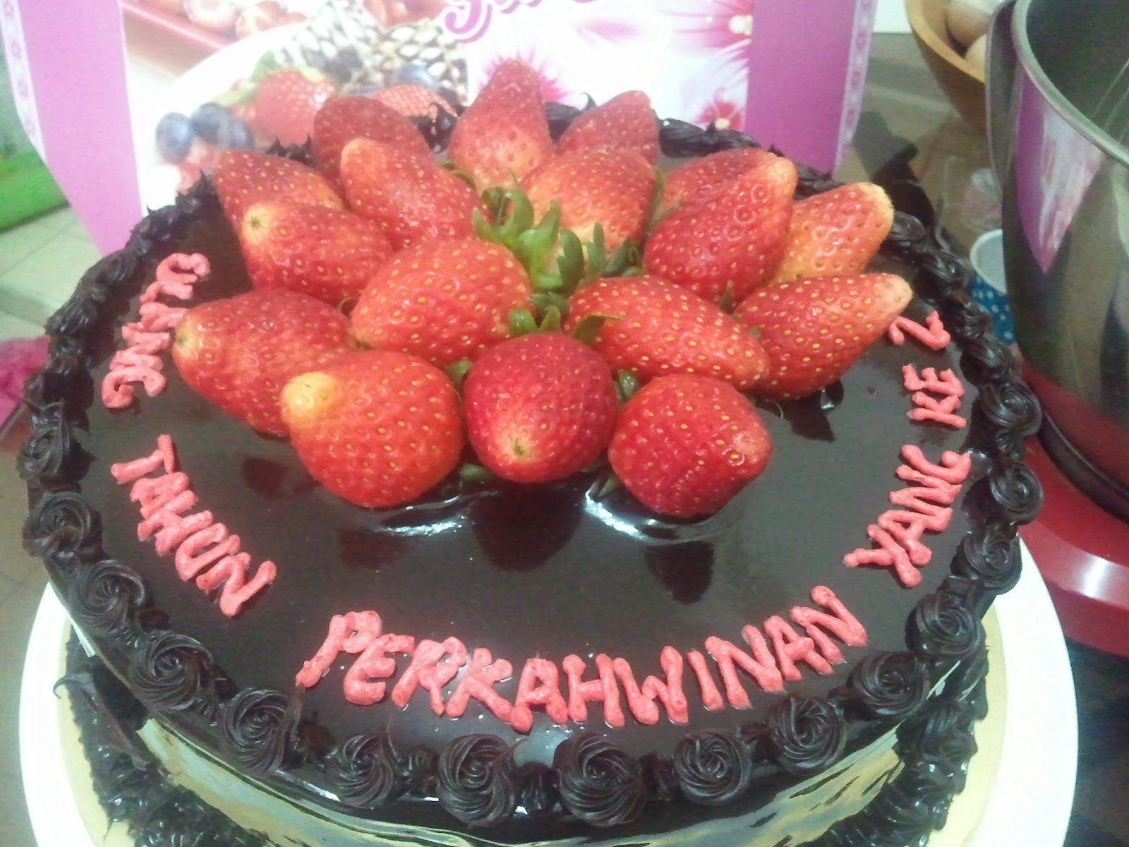 Zie Sweet Bites Temptation: Kek Choc Moist untuk Ulang Tahun Perkahwinan