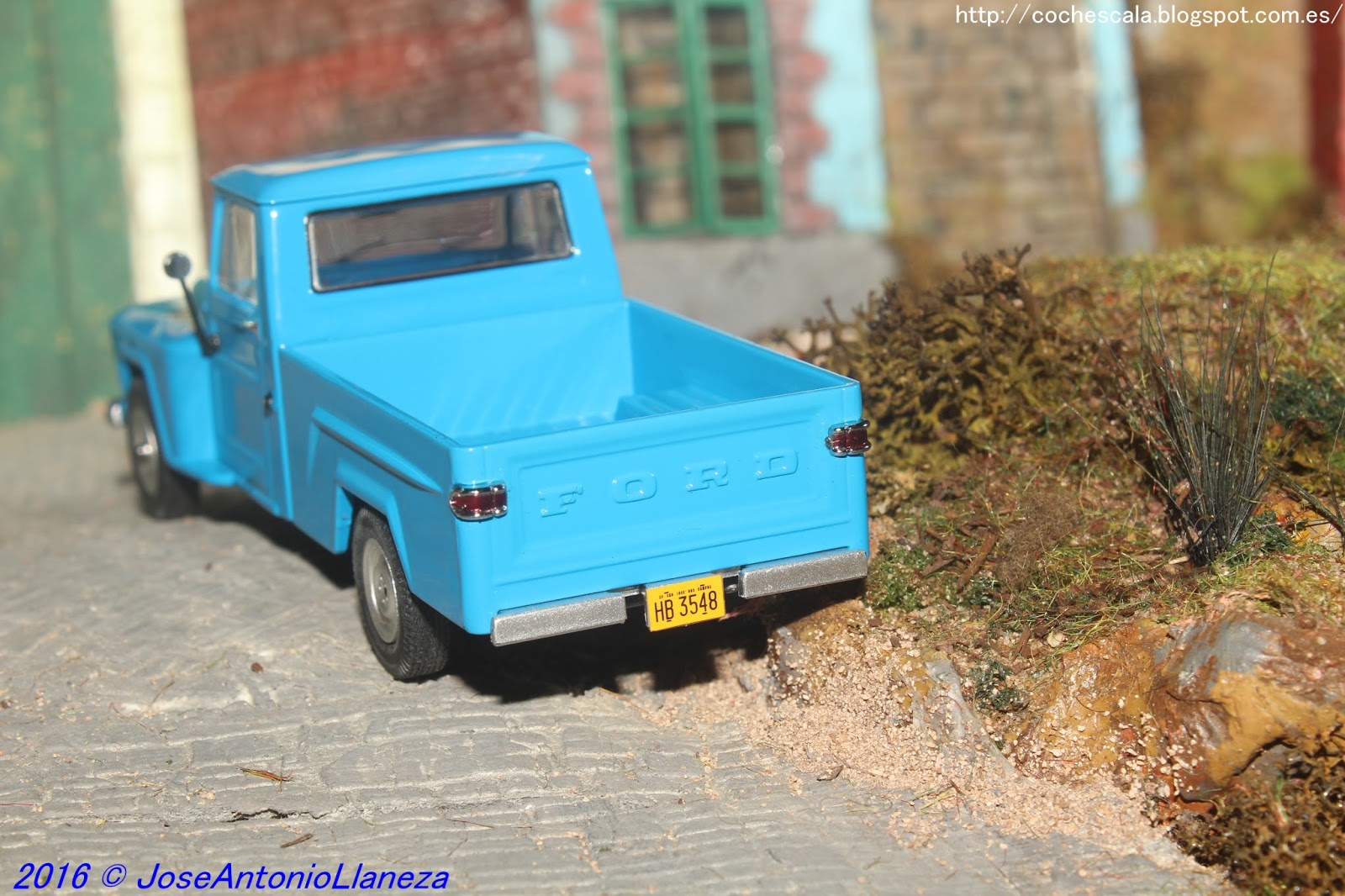 Son43: Ford F-75 Pick Up