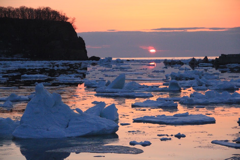 Four Seasons in Japan: Drift ice attached to coasts of Hokkaido