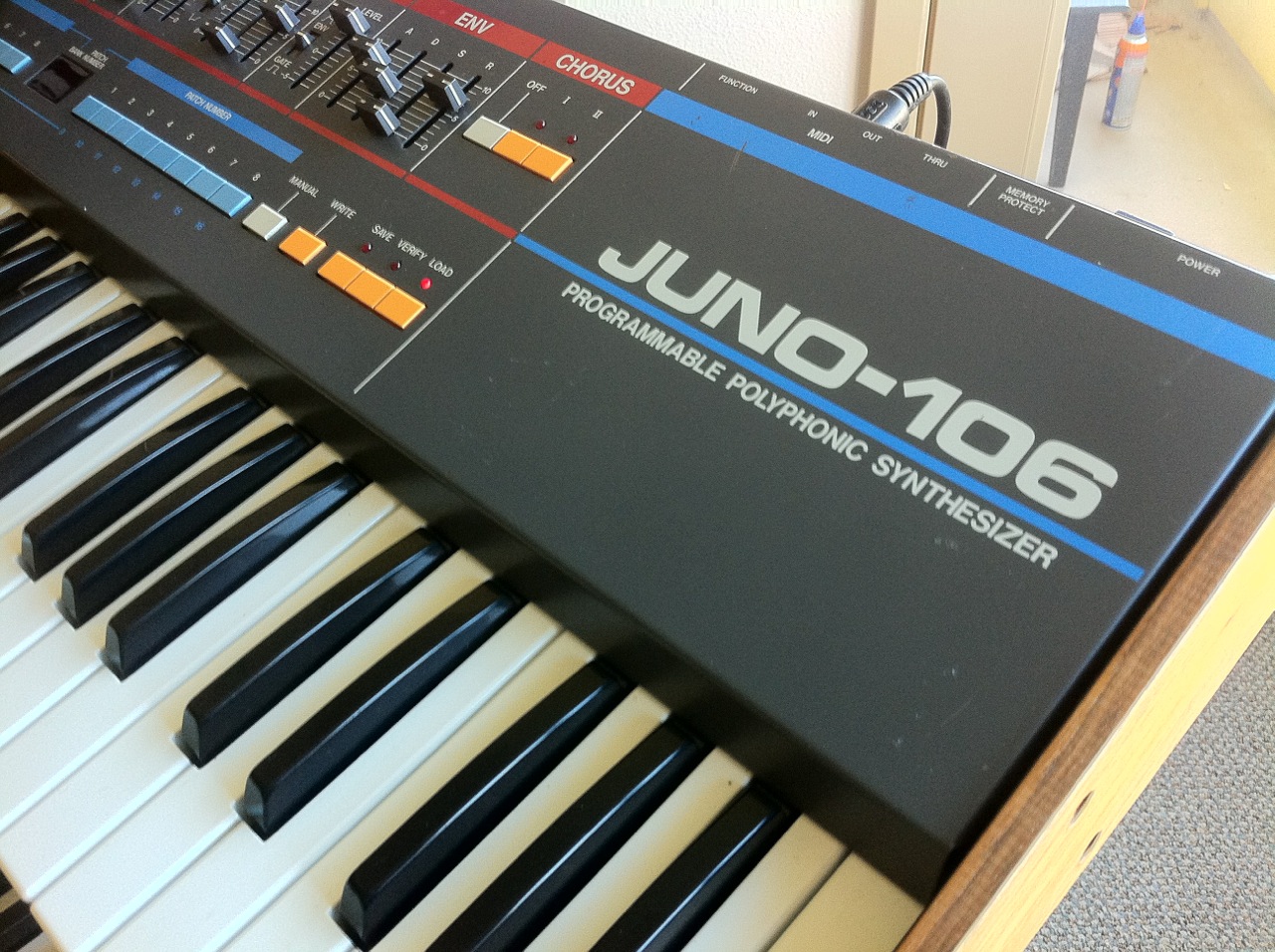 MATRIXSYNTH-P: Roland Juno-106 With Custom Maple Panels