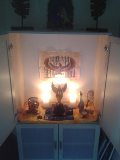 dans-les-ailes-d-isis: Un nouvel autel pour mon Isis