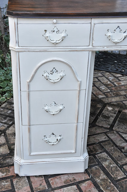 Sweetly Chic: Elegant Country Chic Desk