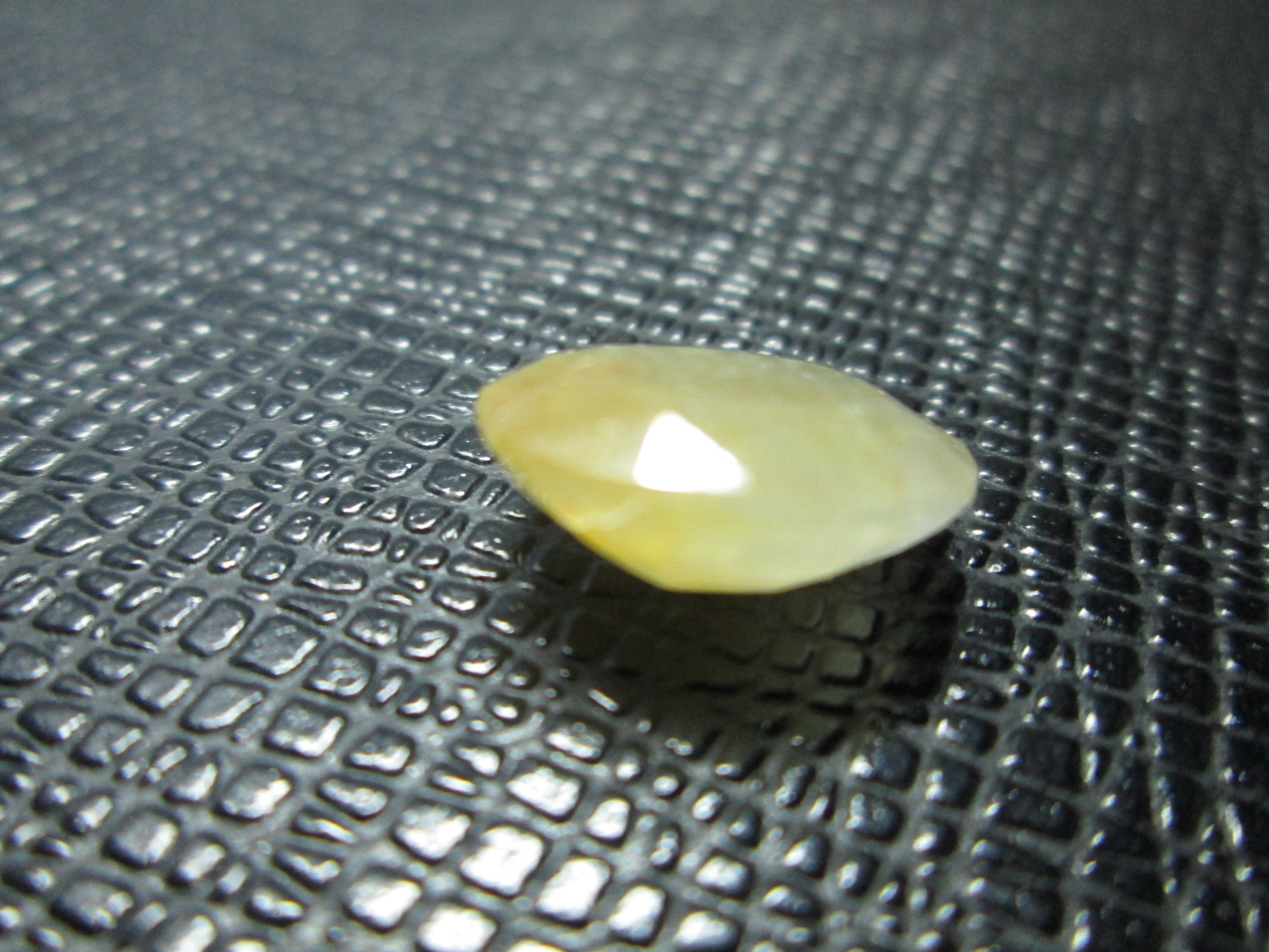 batu permata 4u 01125649604: white sapphire/nilam putih