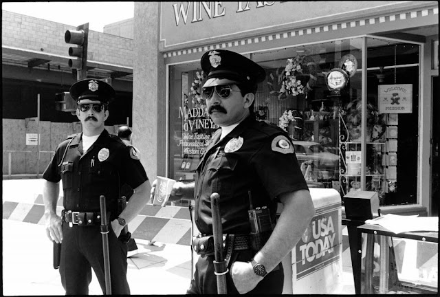 20 Unbelievable Retro Photos of Los Angeles Police Officers During the ...