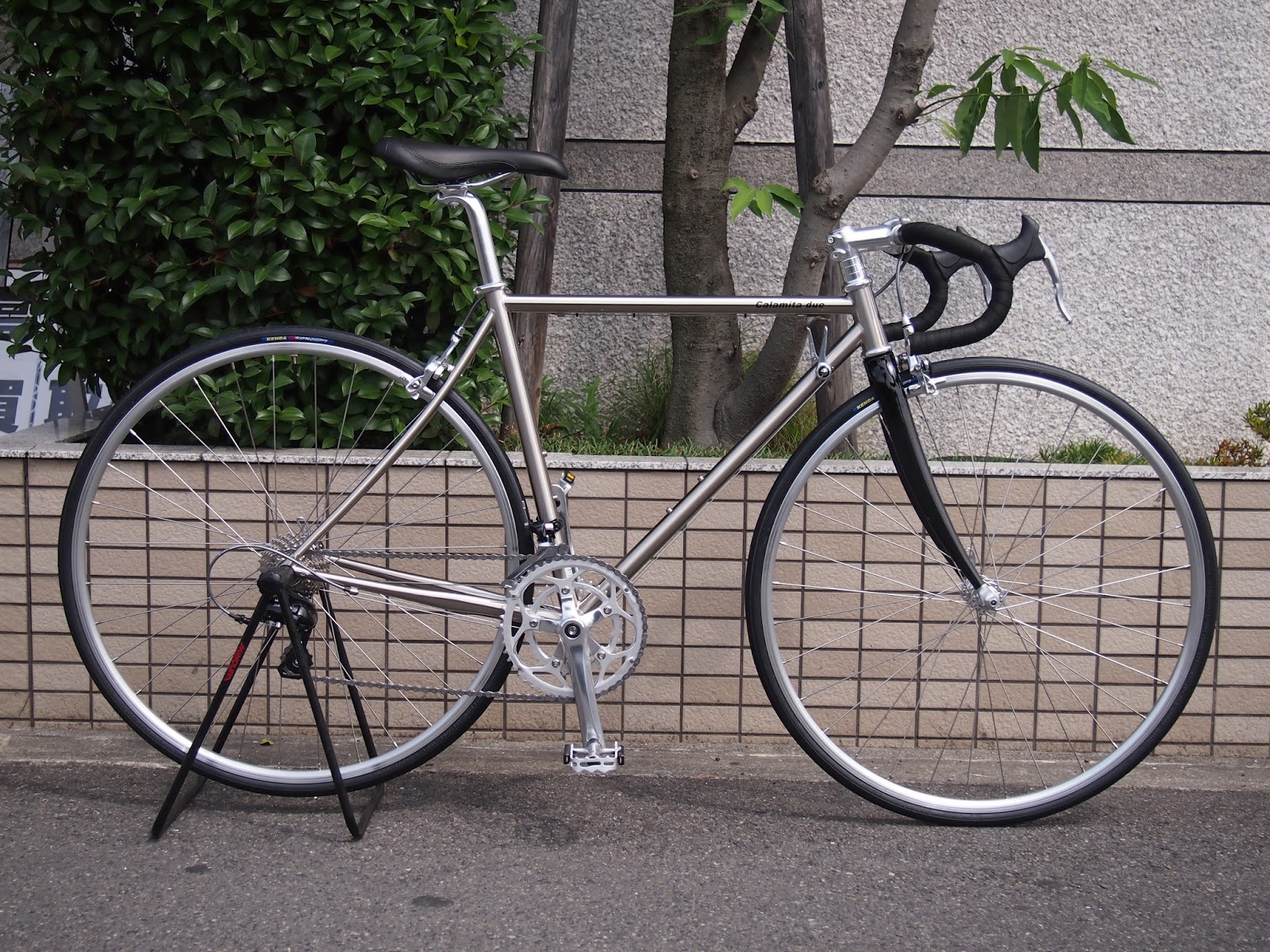 CYCLE GARAGE KCS: calamita due マットブラック、シルクブラッシュカラー入荷!!