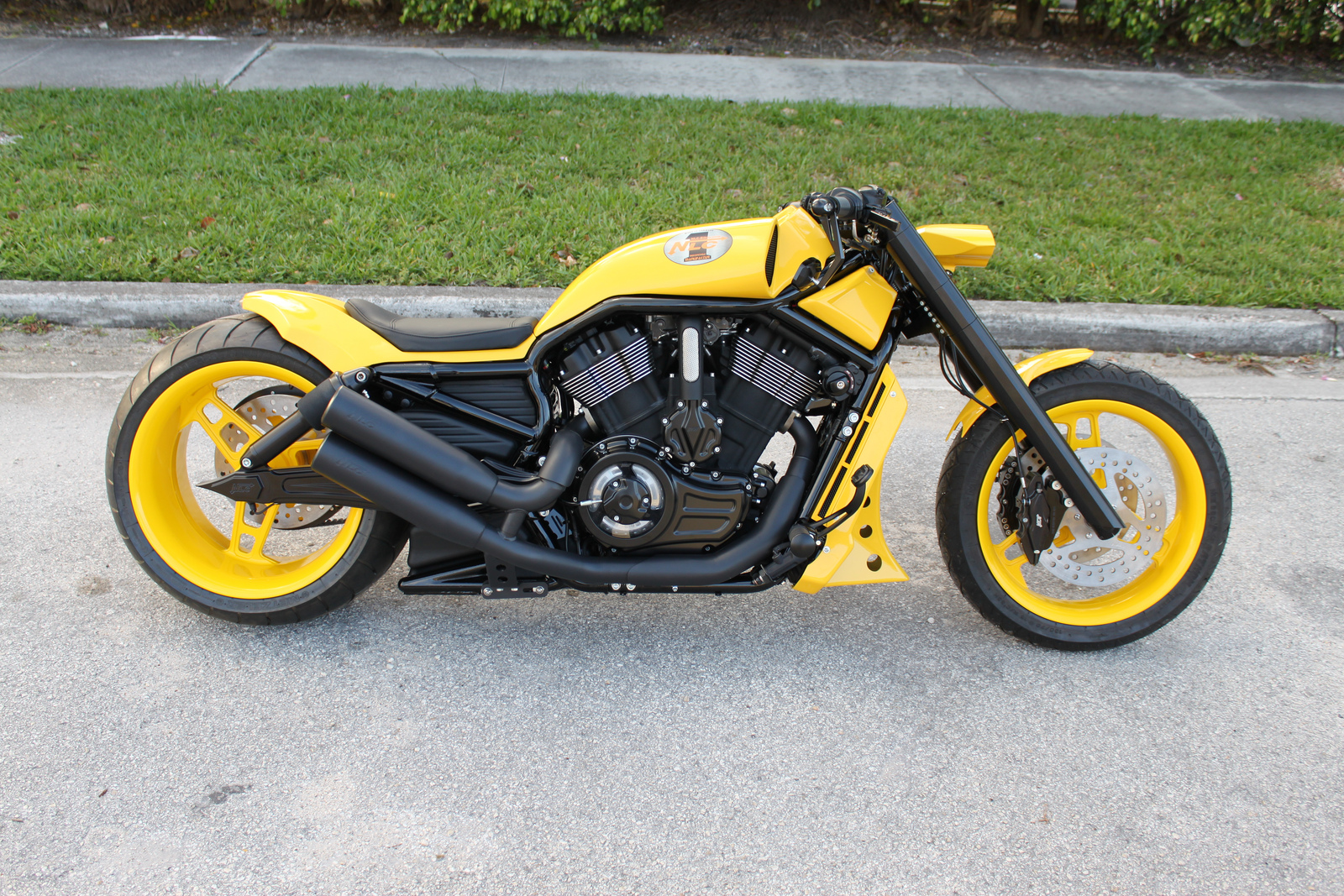 Racing Cafè: Harley V-Rod "MGM" by No Limit Custom