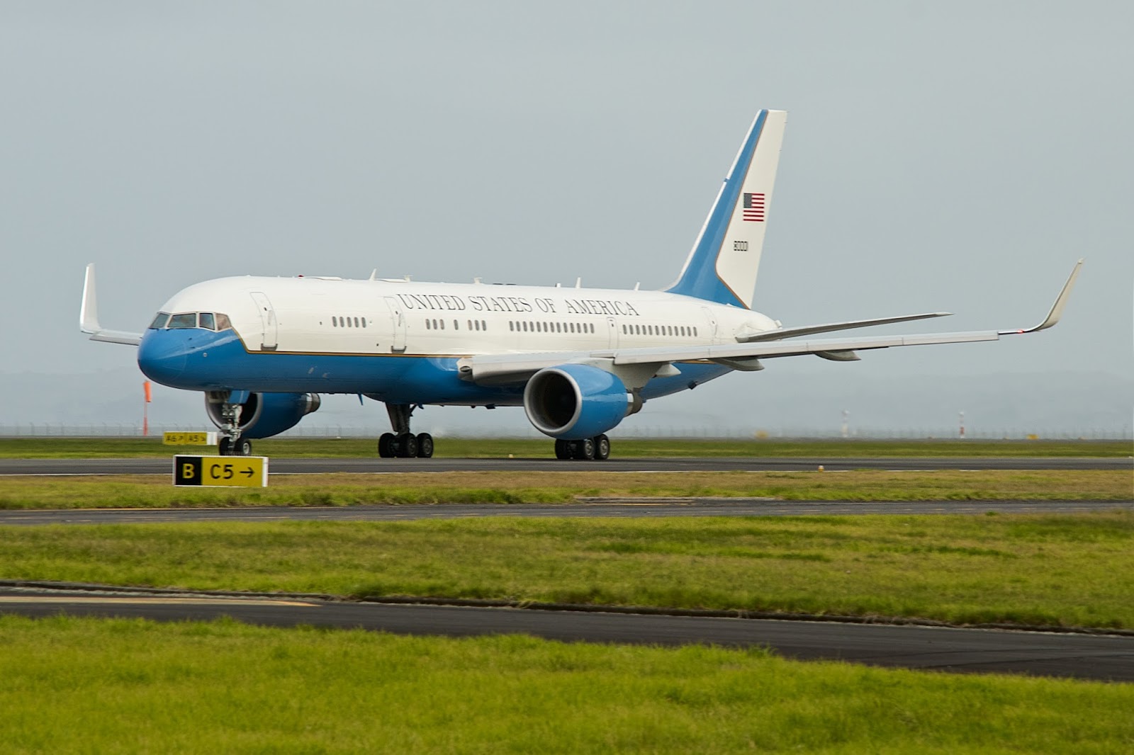 Aviationshotz: United States Airforce, B757's - VIP Transport.