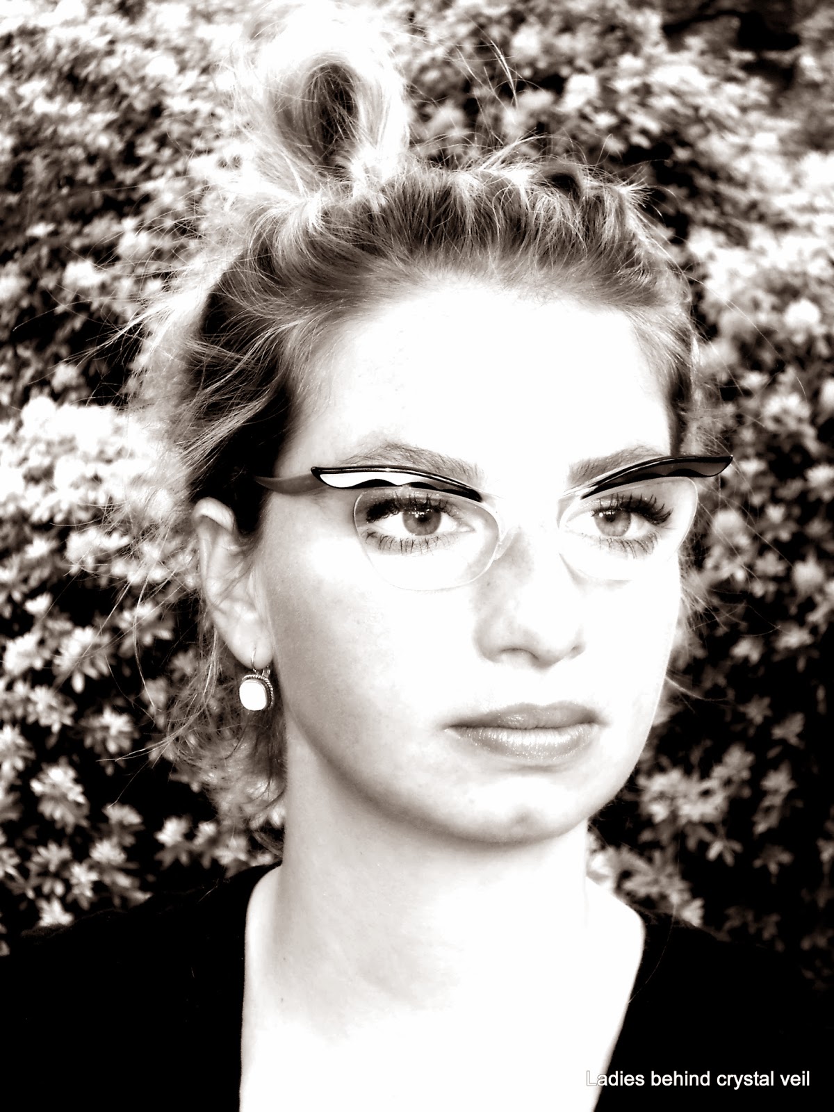 Lovely ladies behind crystal veil: Sandra 034 - 035