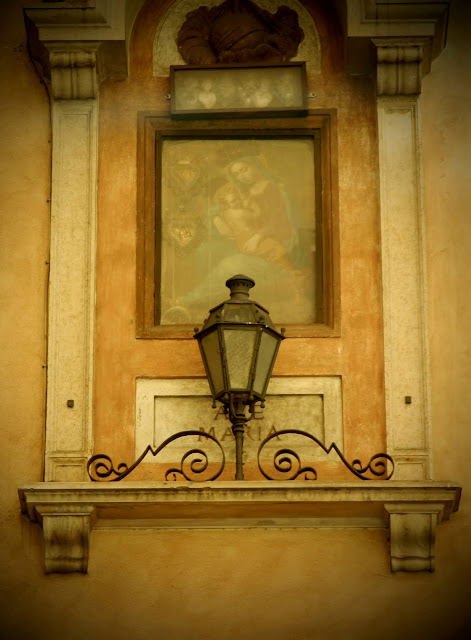 Sofija's Inspiration Projekt: street lights of Rome