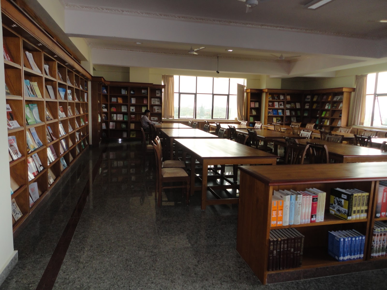 Christ University Library: Gallery