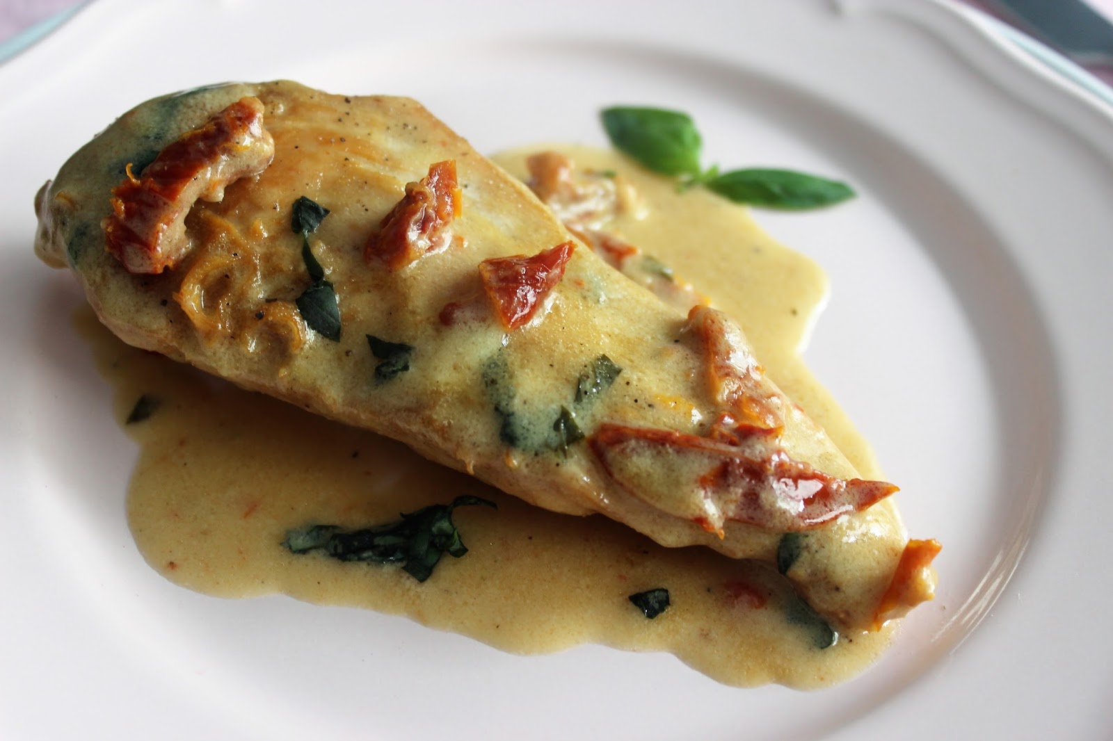 Pechugas de Pollo a la Crema con Tomates secos | Las Recetas de Marichu ...