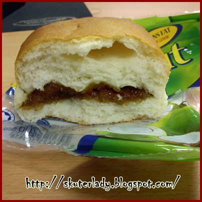 skuterlady: Roti inti kelapa...