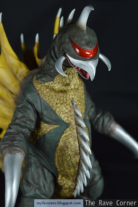 The Rave Corner: Previews Exclusive X-Plus 30 cm Gigan '72 Review