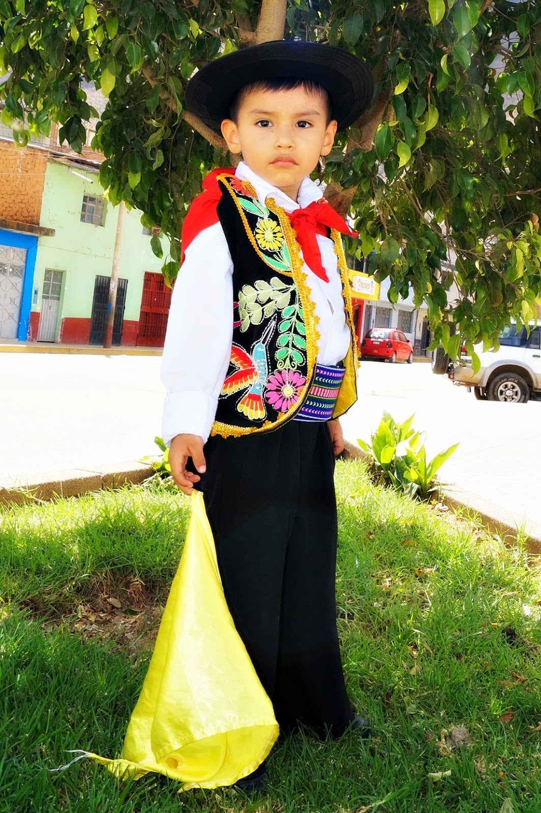 Danzas Folklóricas: Vestuario de Huaylarsh