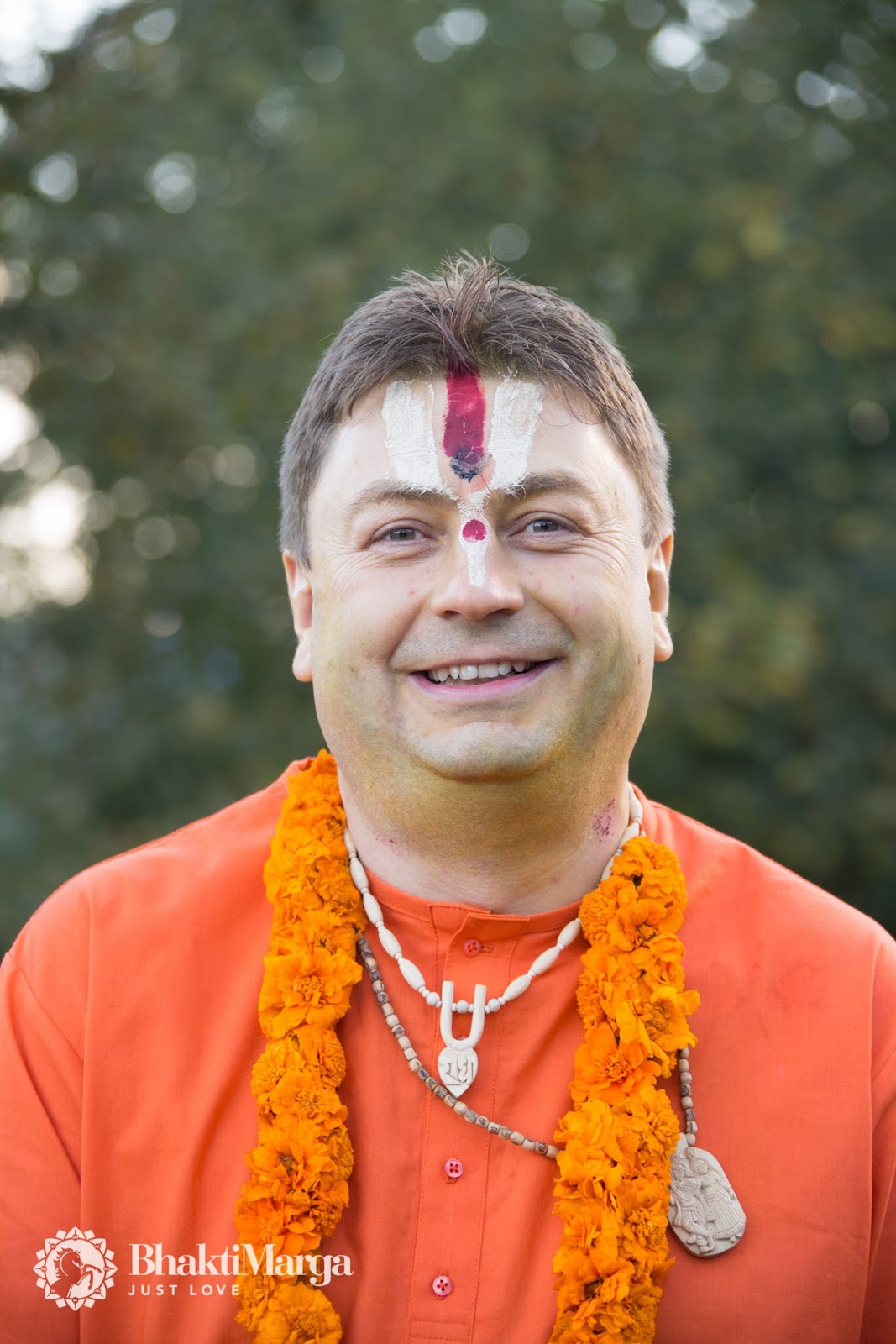 Paramahamsa Sri Swami Vishwananda / Bhakti Marga: The New Swamis and ...