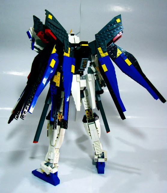 GUNDAM GUY: LEGO: Strike Freedom Gundam [Updated 9/17/12]