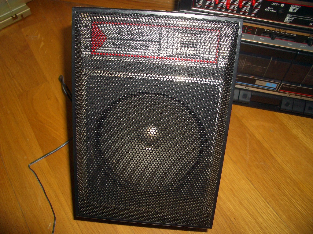 МАГНИТОЛиЯ - бумбоксы, магнитофоны и магнитолы!: Sharp WF-372H(BK). Бедненько, но чистенько.