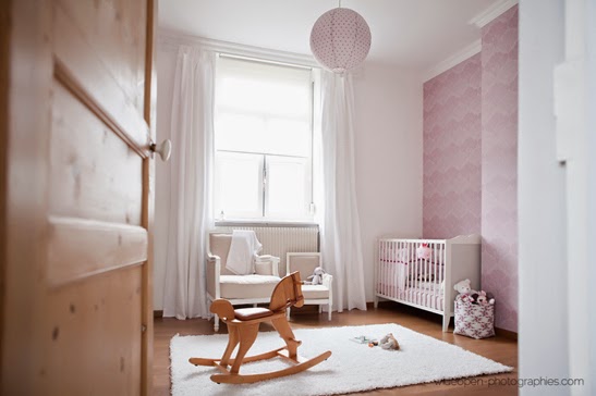 Dormitorio para bebé en rosa y gris - Colores en Casa