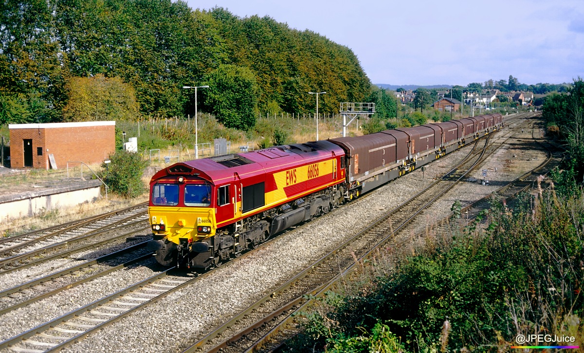What livery does the British Class 66 diesel electric locomotive looks ...