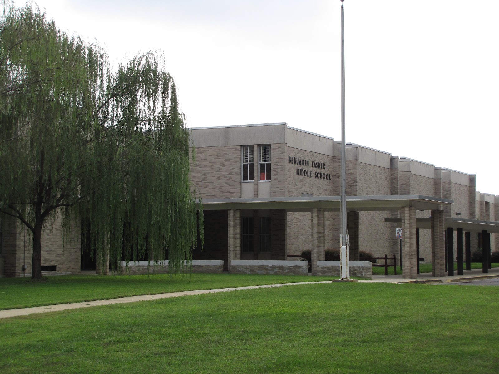 Bowie Living: Sniper Shoots Student at Benjamin Tasker Middle School