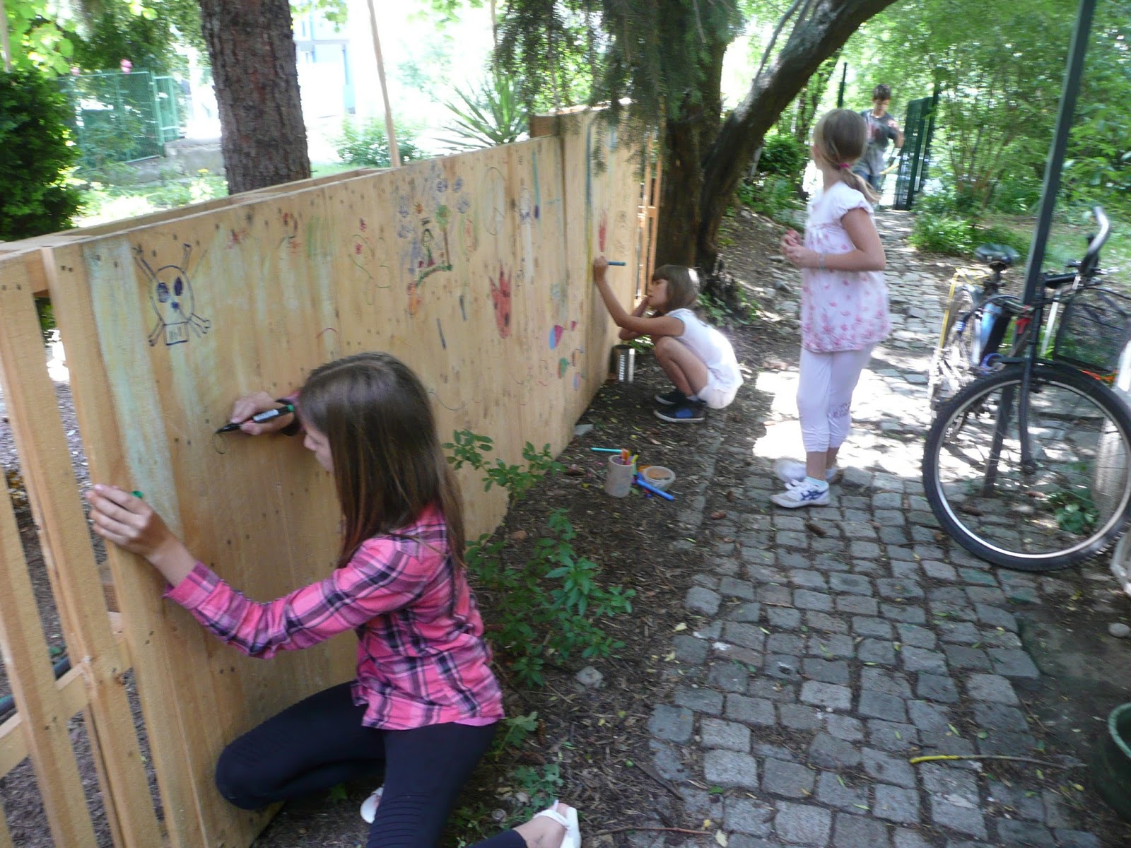 Maria Lale: Painting the Wall -Къщата център за малки изследоваатели 13 ...