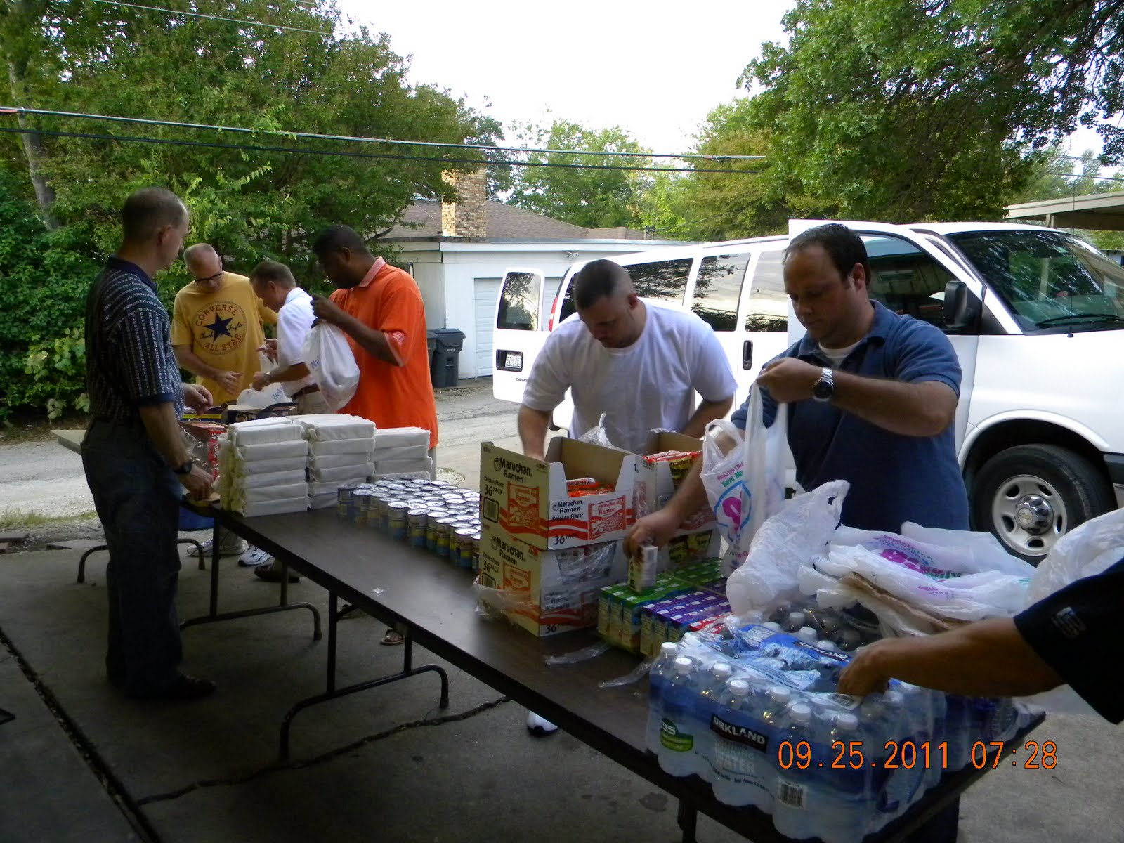 USHELLIT PEA SHELLERS AND PECAN NUT CRACKERS