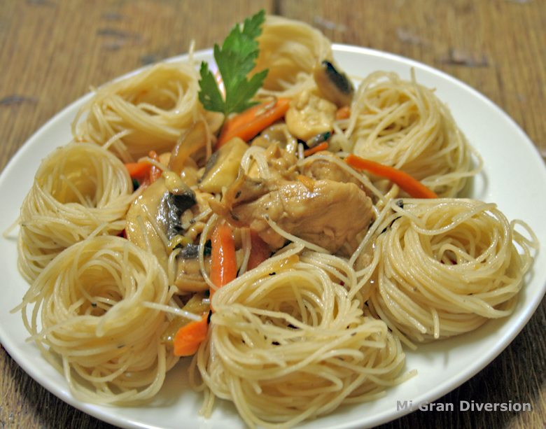 FIDEOS DE ARROZ CON POLLO Y VERDURAS - Mi Gran Diversión