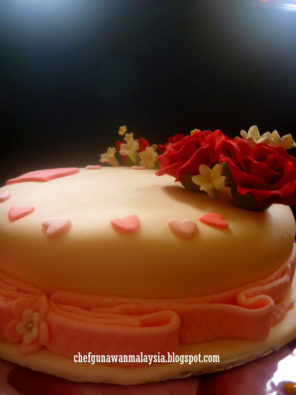 Chef Obie Kelas Masakan 1001 Info & Resepi: Kek Pertunangan Fondant ...