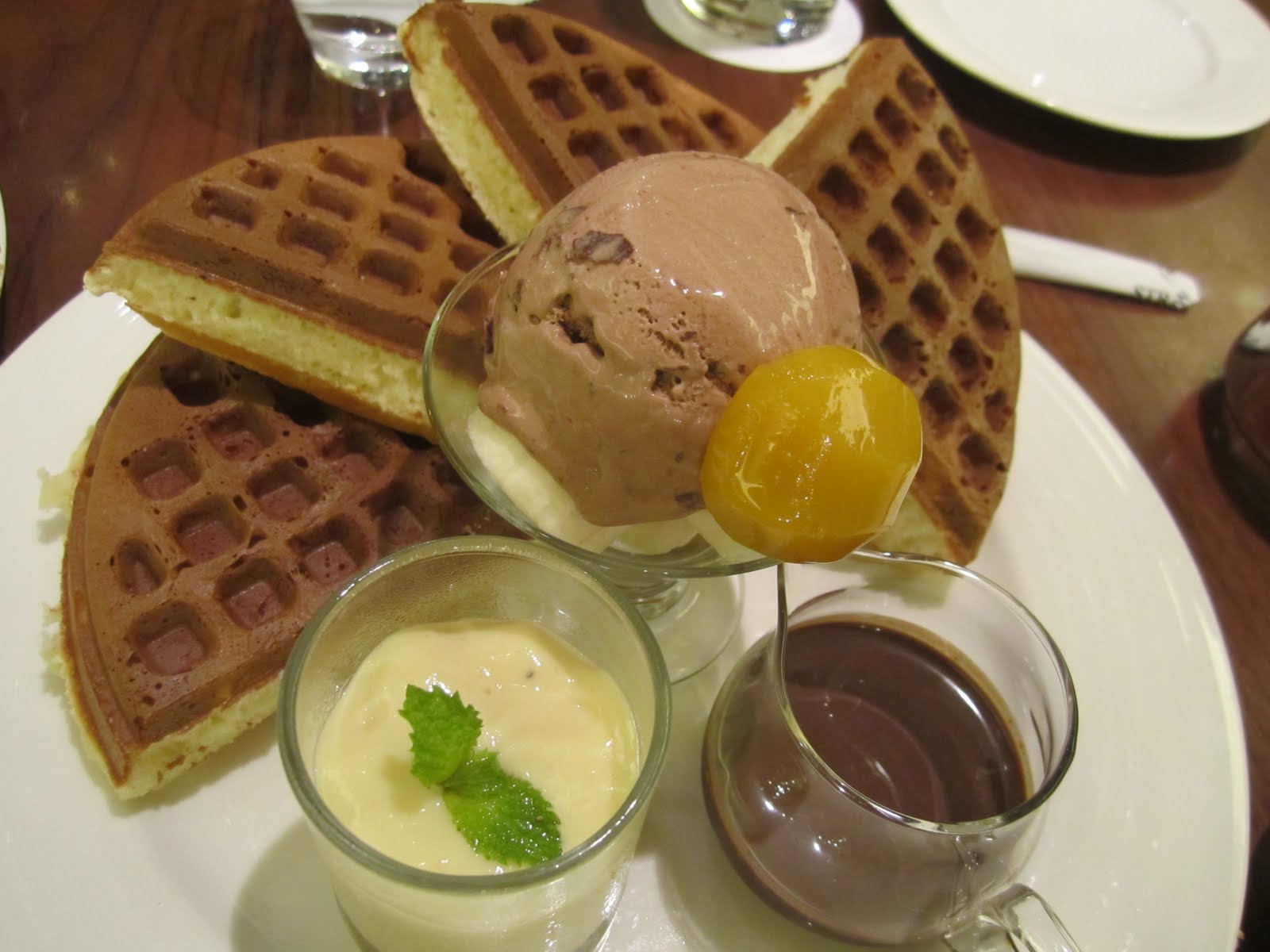 Brian's Taiwan: Waffles are better at Melange Cafe