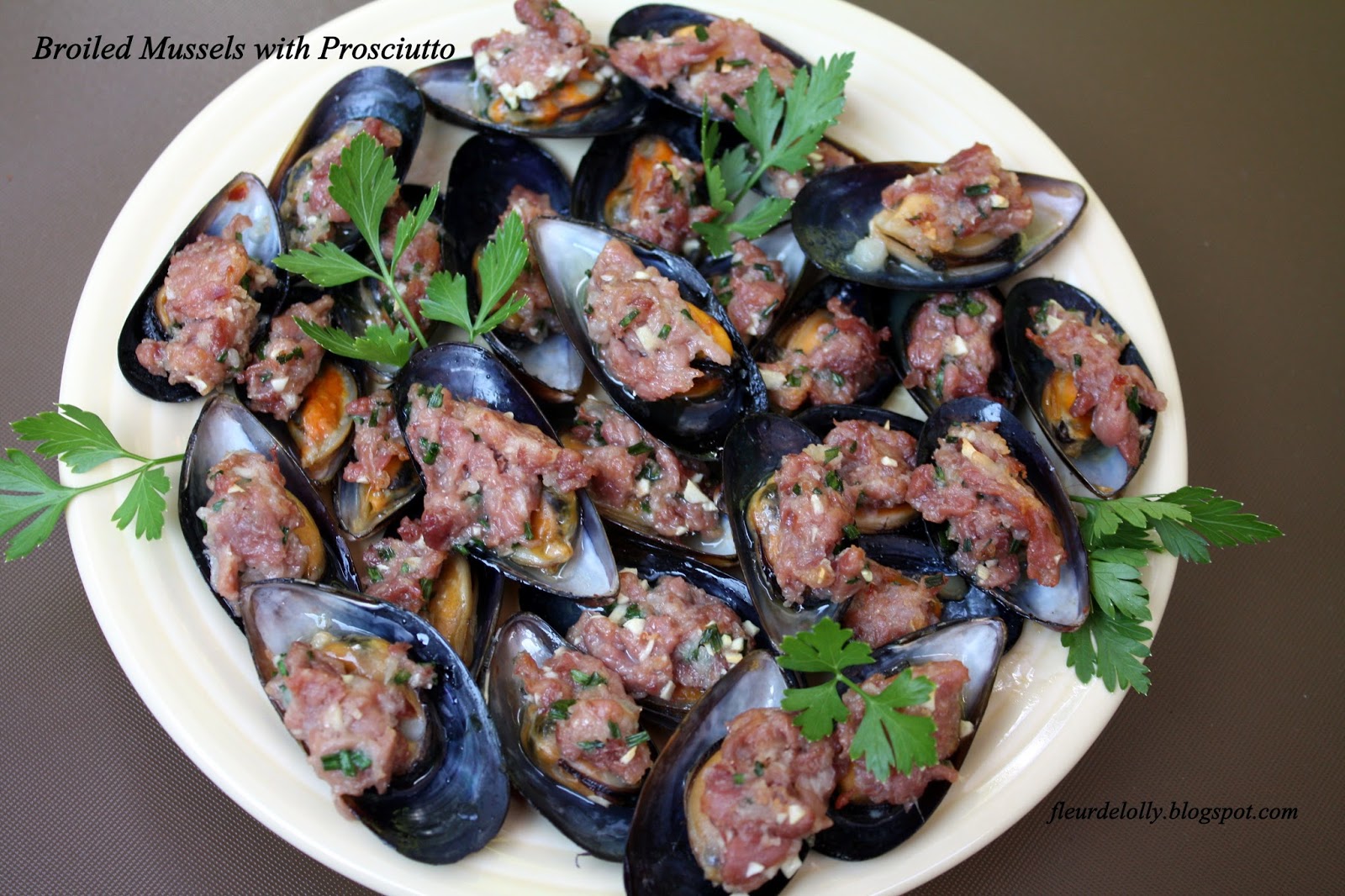 Fleur de Lolly: Tapas Thursdays: Broiled Mussels with Prosciutto