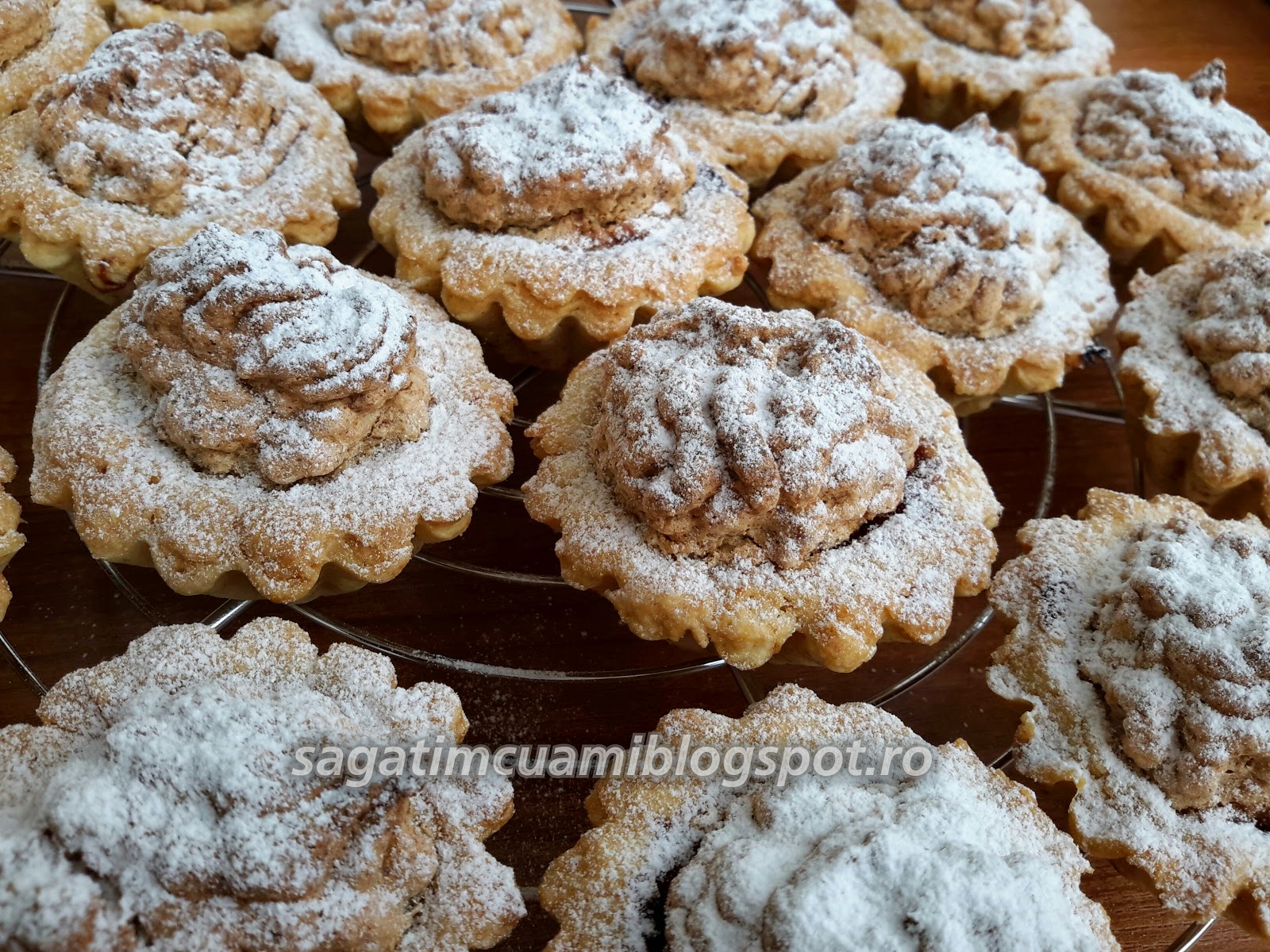 Sa gatim cu Ami: Cosulete cu nuca si gem